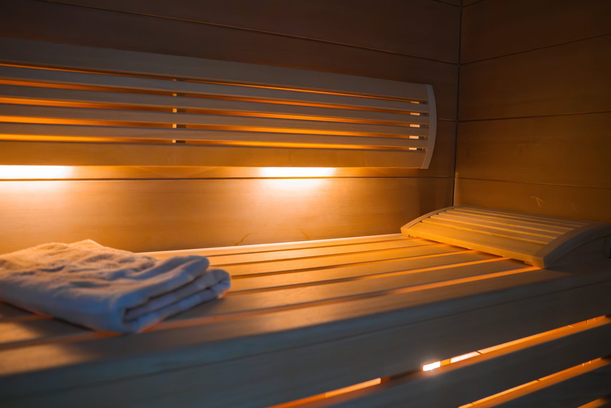 How To Lay In The Tanning Bed For An Even Tan - Good Looking Tan